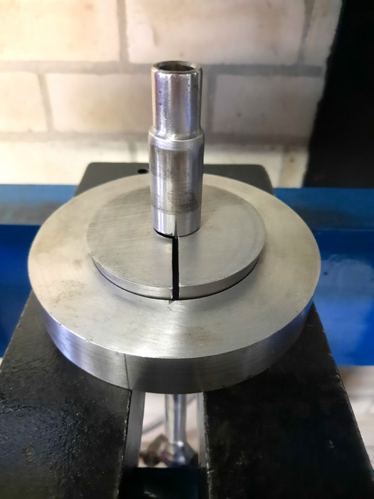 Removing and reinstalling the drive shaft flange - Salis Parts Salis Parts